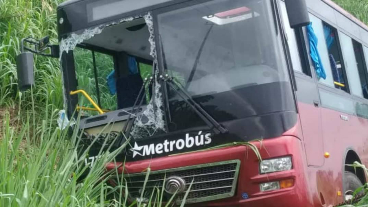 autobus-con-19-connacionales-que-iban-a-la-guaira-sufrio-accidente-en ...