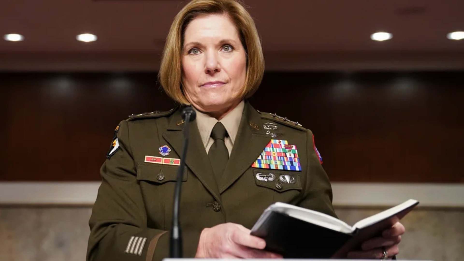 jefacomandosurLauraRichardson.jpg