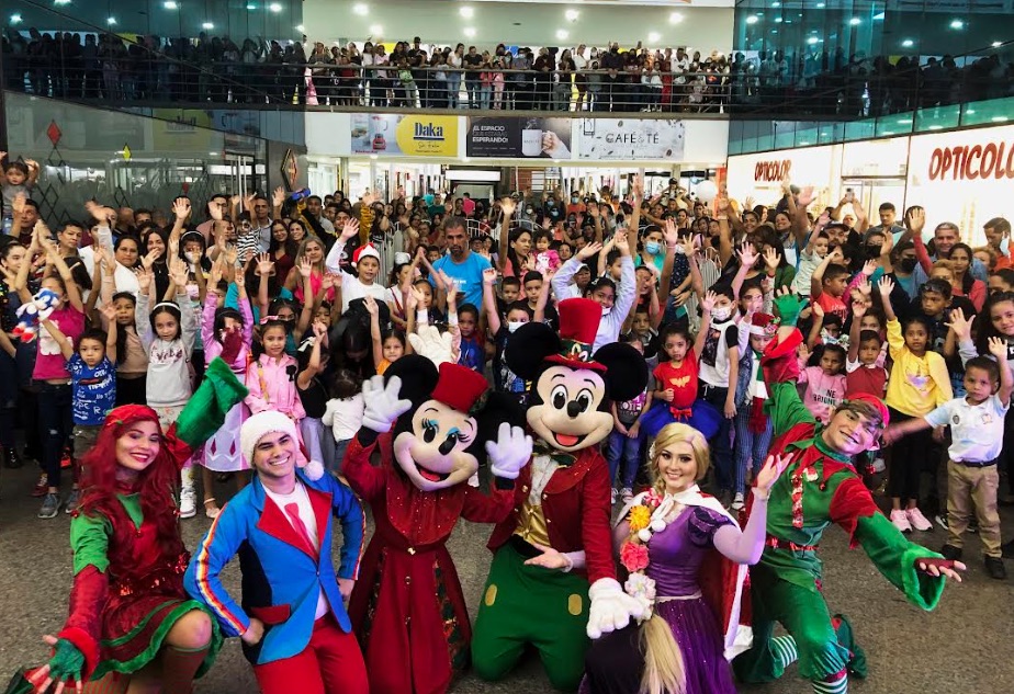 En segundo lugar, el público adulto se amenizó al ritmo de las gaitas ...