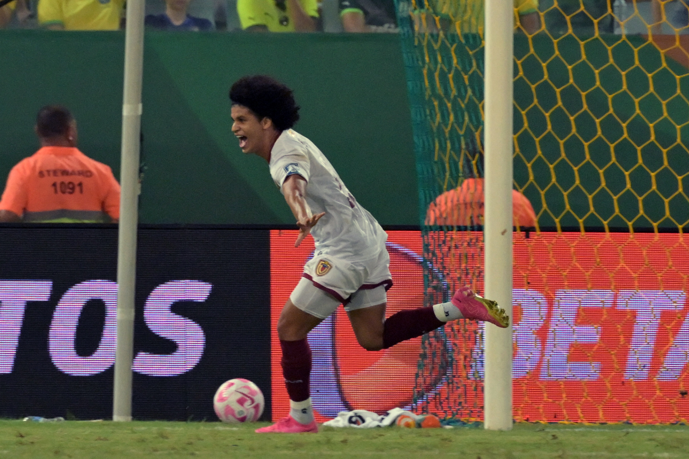eduardo-bello-gol.jpeg