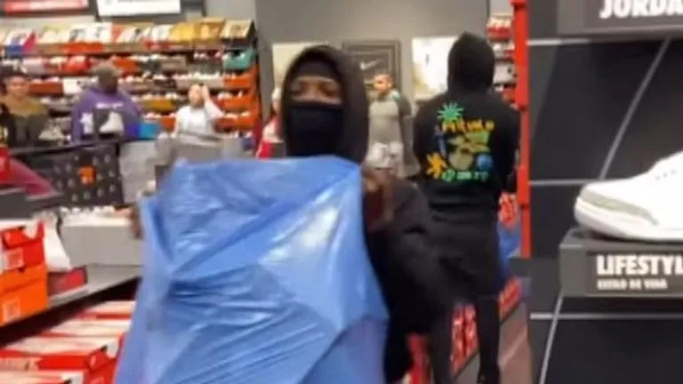 Flash Mob Shoplifting: 17 Suspects Flee with $12k of Merchandise in Los ...