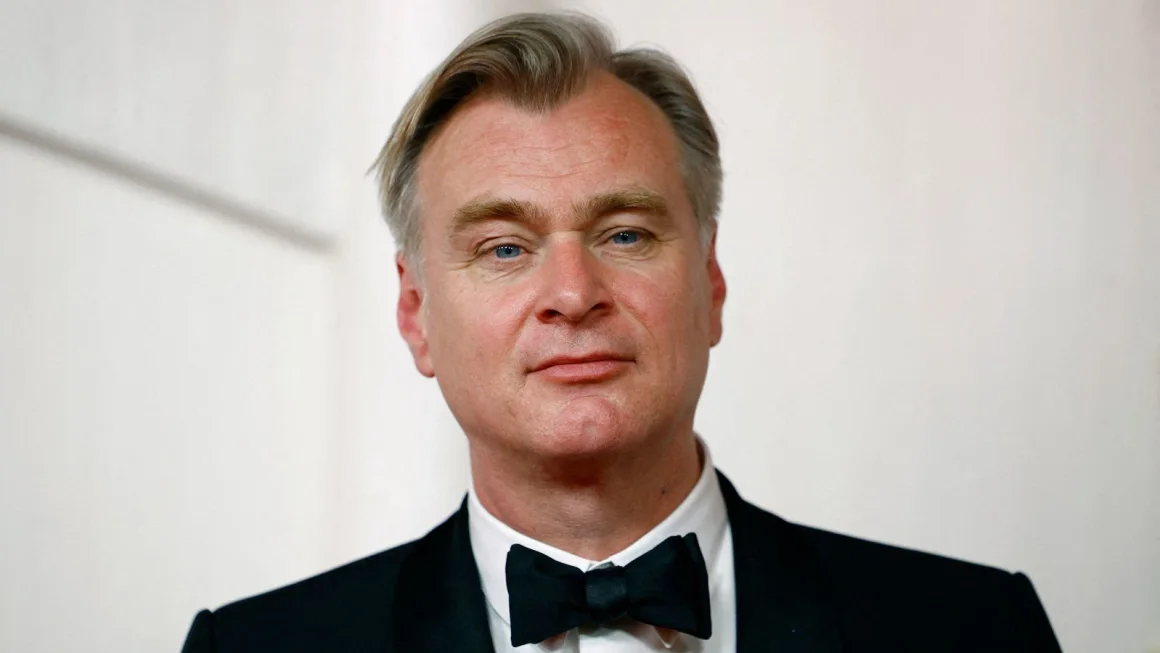 Christopher-Nolan.webp