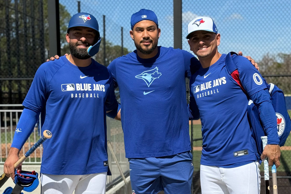 Ali-Sanchez-Anthony-Santander-y-Andres-Gimenez-Foto-@Bluejays.jpeg